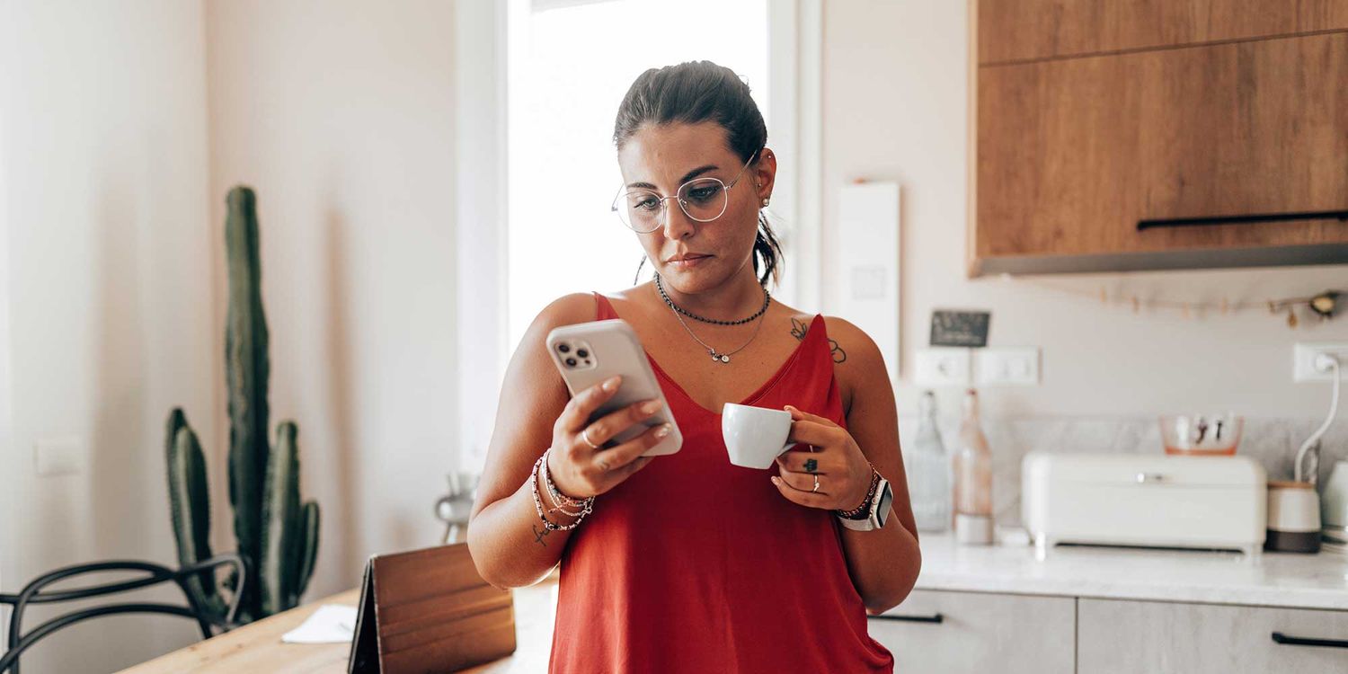 Scammers use a verified WhatsApp account to carry out new delivery scam ...